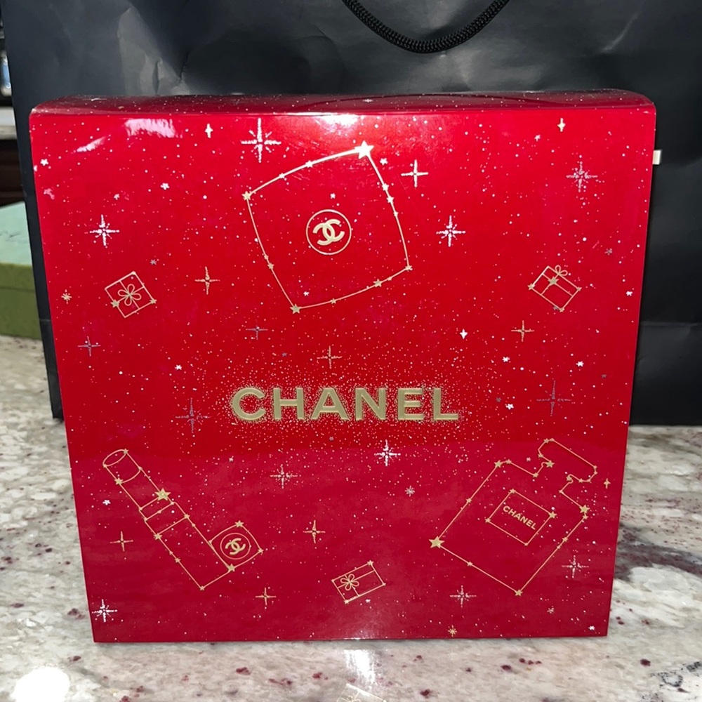 Authentic Chanel Gift Box Limited Edition Holiday 2022 - Gem
